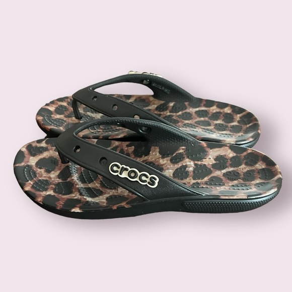 CROCS | Shoes | Crocs Unisex Flip Flops Black Leopard W7 M5 Jibbitz ...